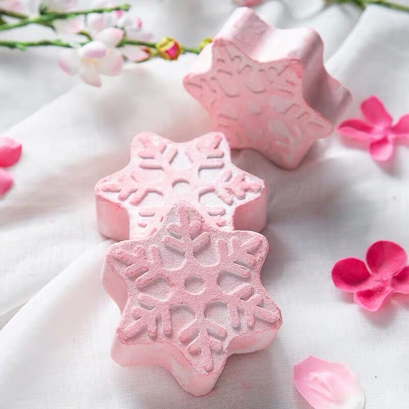 Christmas Snowflake Bath Bomb